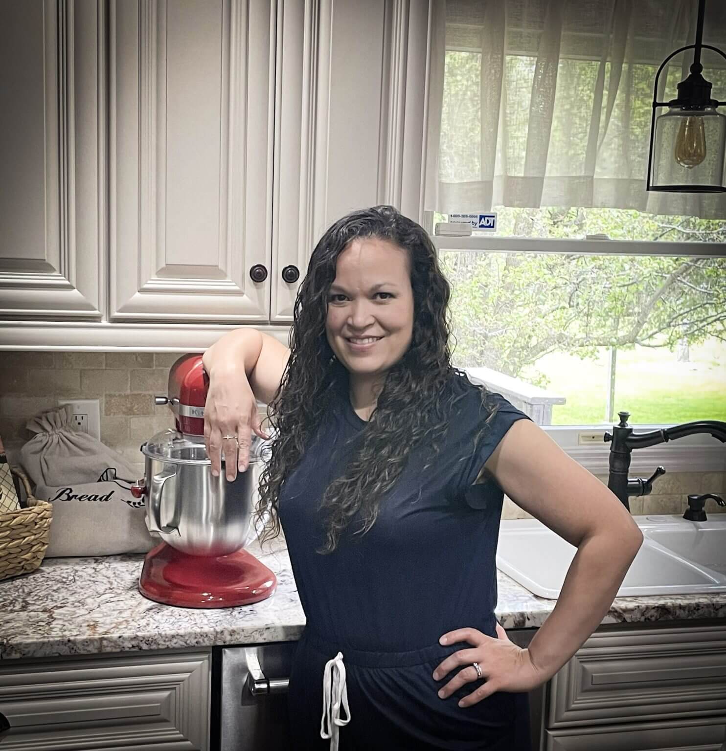 Easy Vanilla Muffin Recipe (9 ingredients)